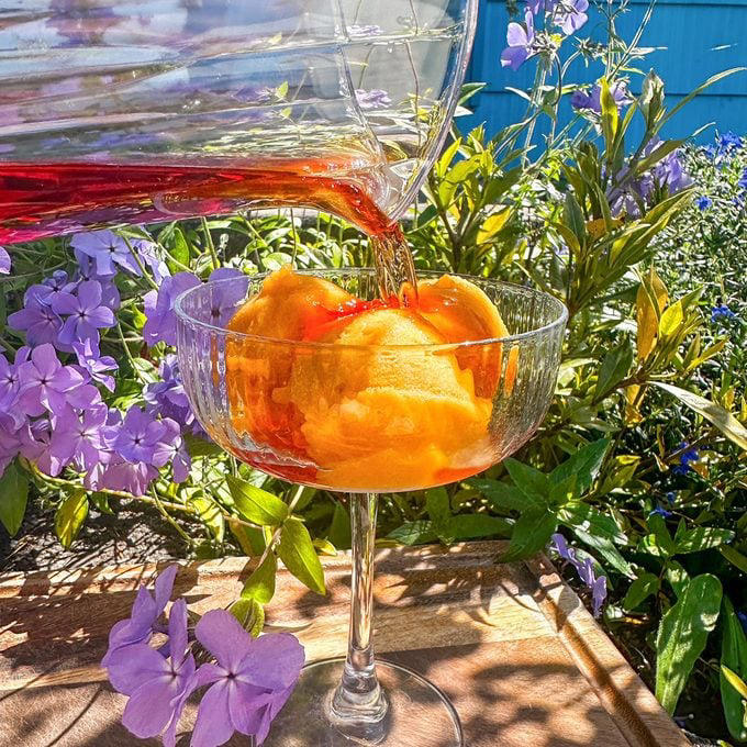 This boozy ice cream float gives our favorite classic cocktail a summer ...