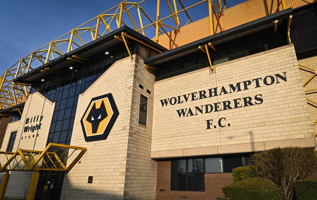 Wolves Make Statement Signing With Experienced Full-Back Coup