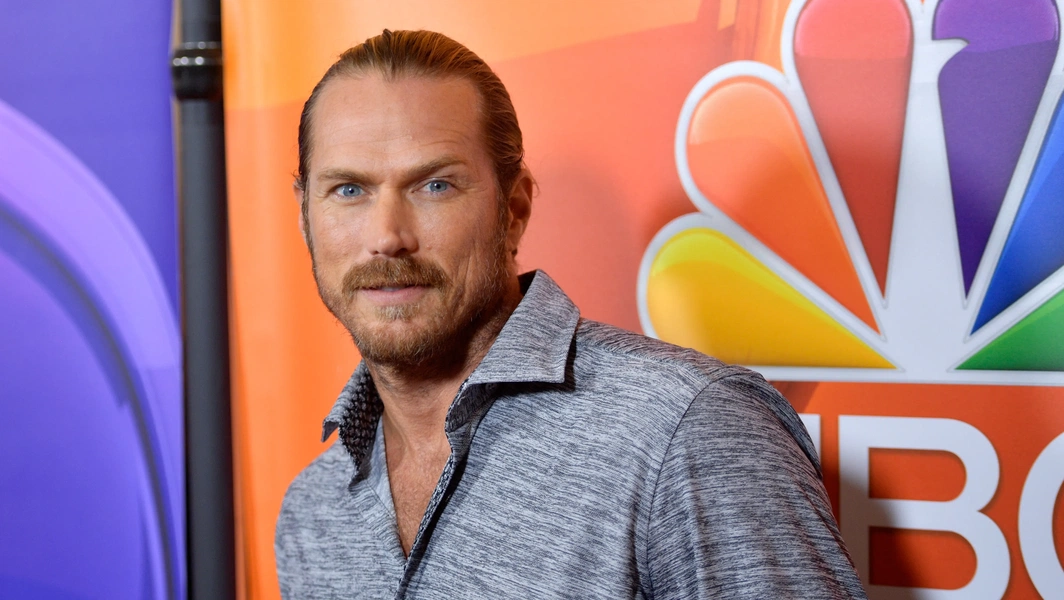 Jason Lewis ends 3-year hiatus to reveal fantasy book project
