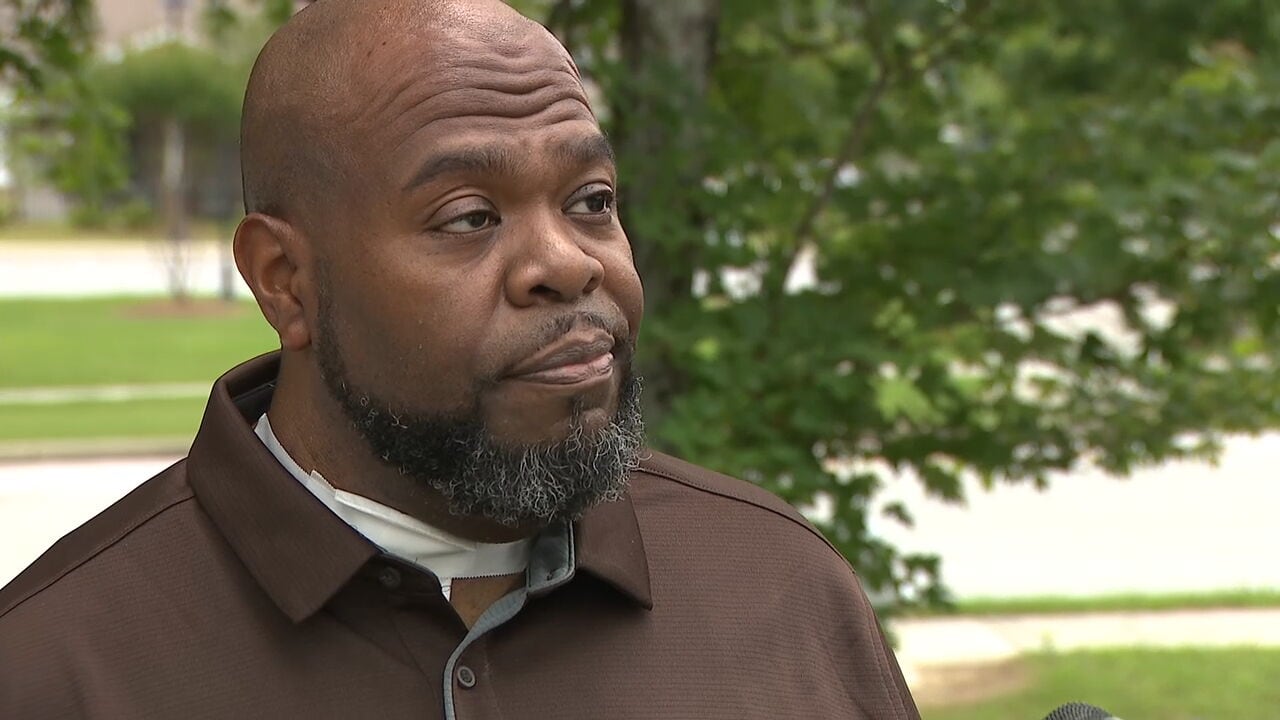 Man survives stray bullet that came millimeters from paralyzing him