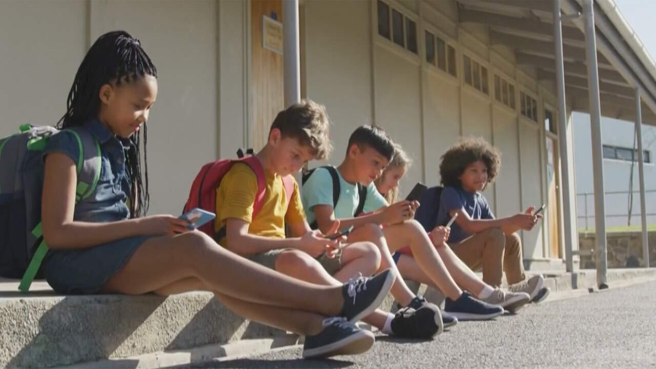 New South Carolina law curbs addictive social media features for minors