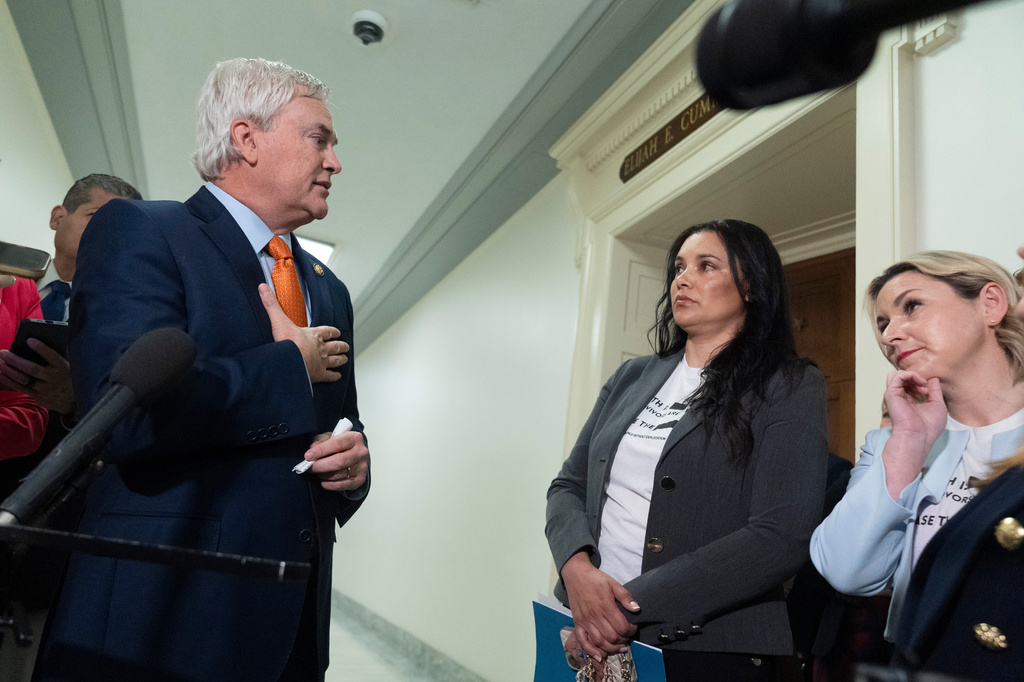 Bondi refuses to answer lawmakers' questions about Trump's involvement ...