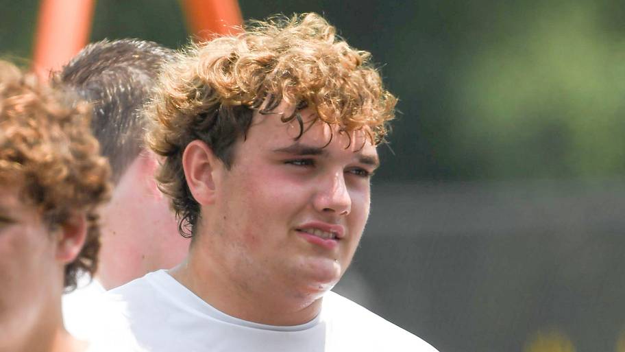 Elite 4-star IOL's sweepstakes down to two major college football programs