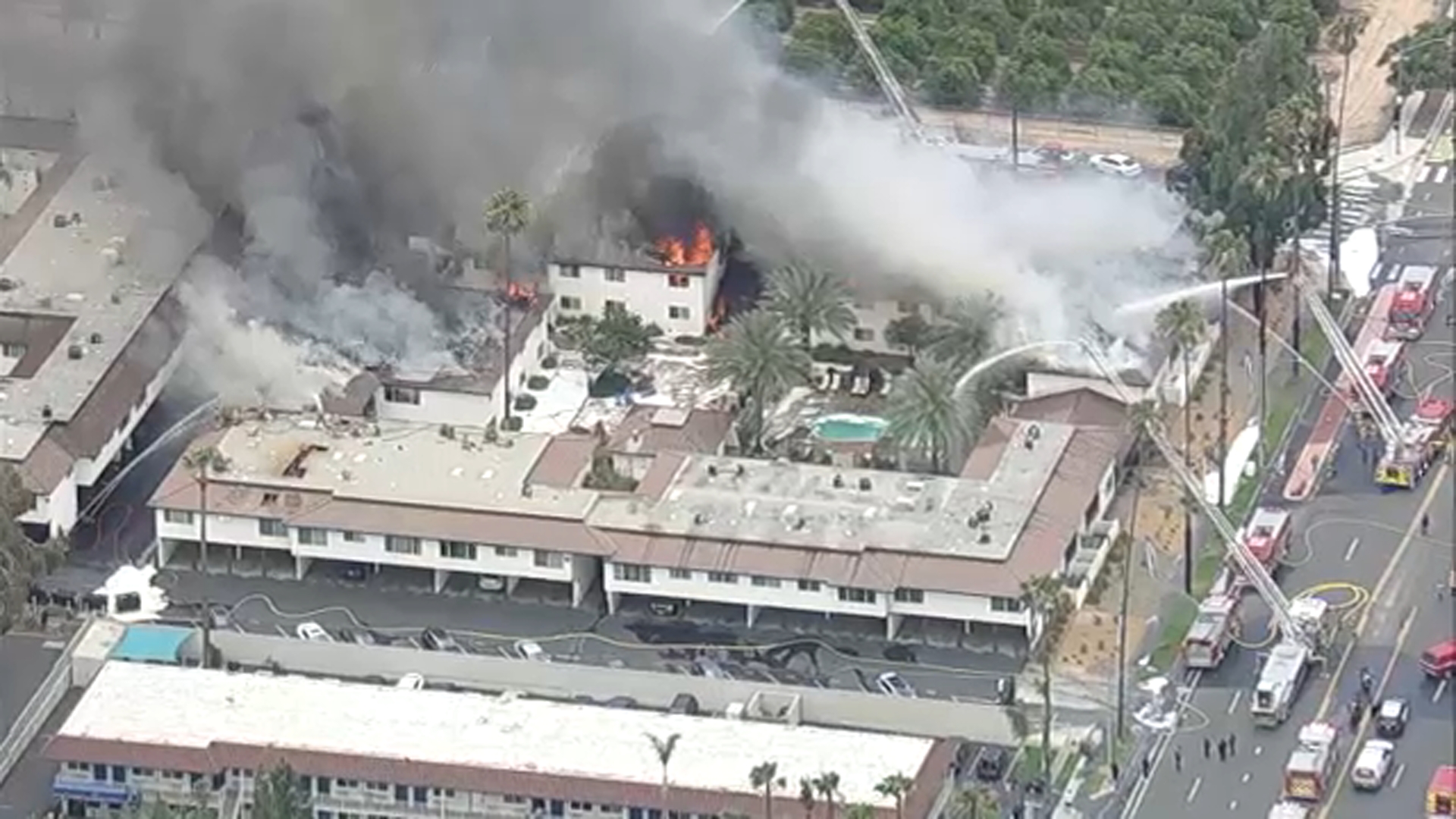 Large fire erupts at Riverside apartment complex, 2 buildings evacuated