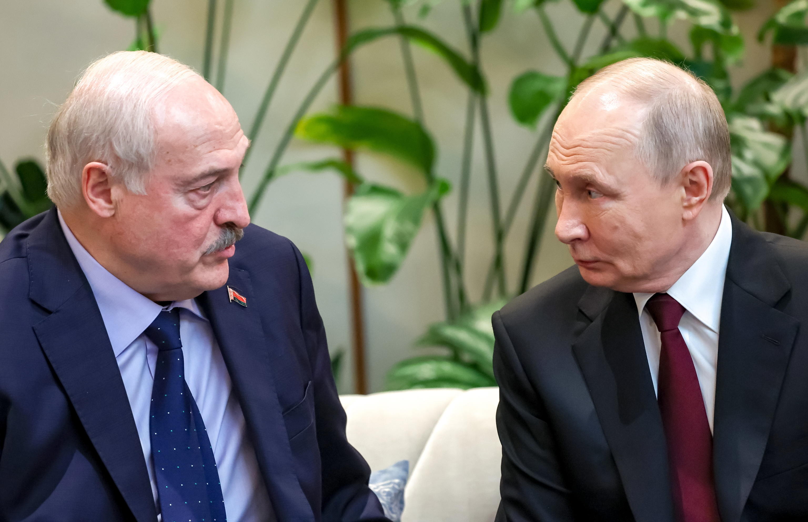 Lukashenko a Macron, 'Meloni è una donna, non può mediare con Mosca'