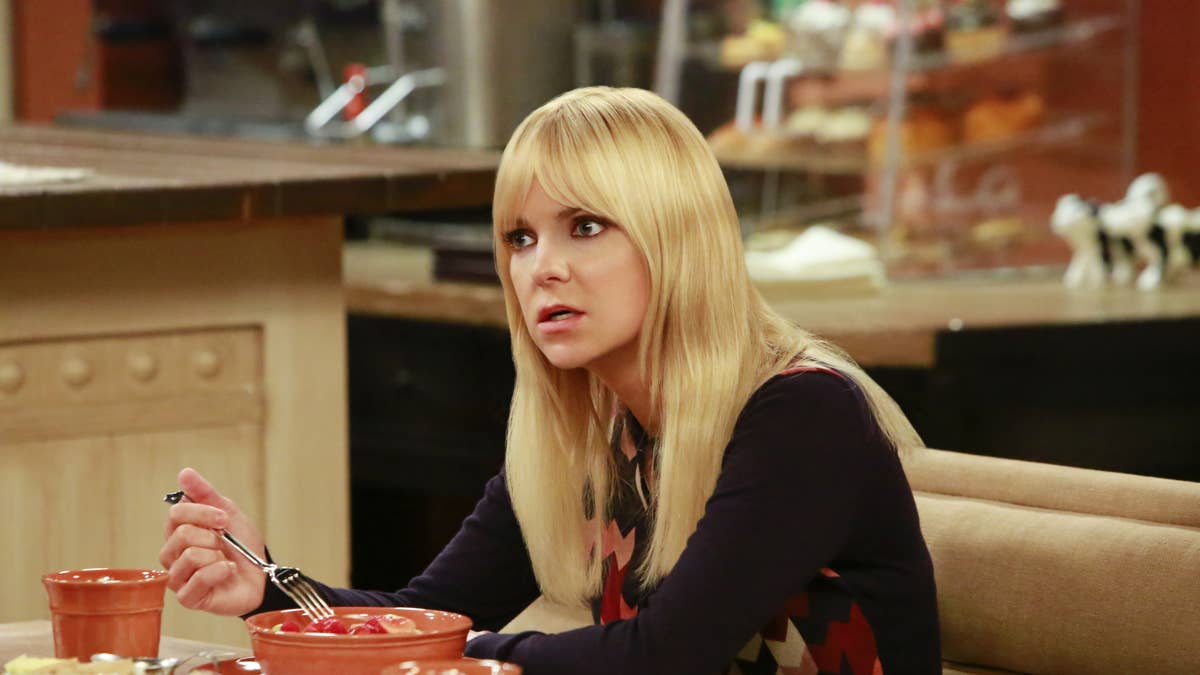 Anna Faris stuns on red carpet in corset and skirt for new Scary Movie ...
