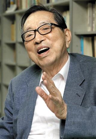 Mathematician Kim Yong-woon wrote 150+ books across diverse fields