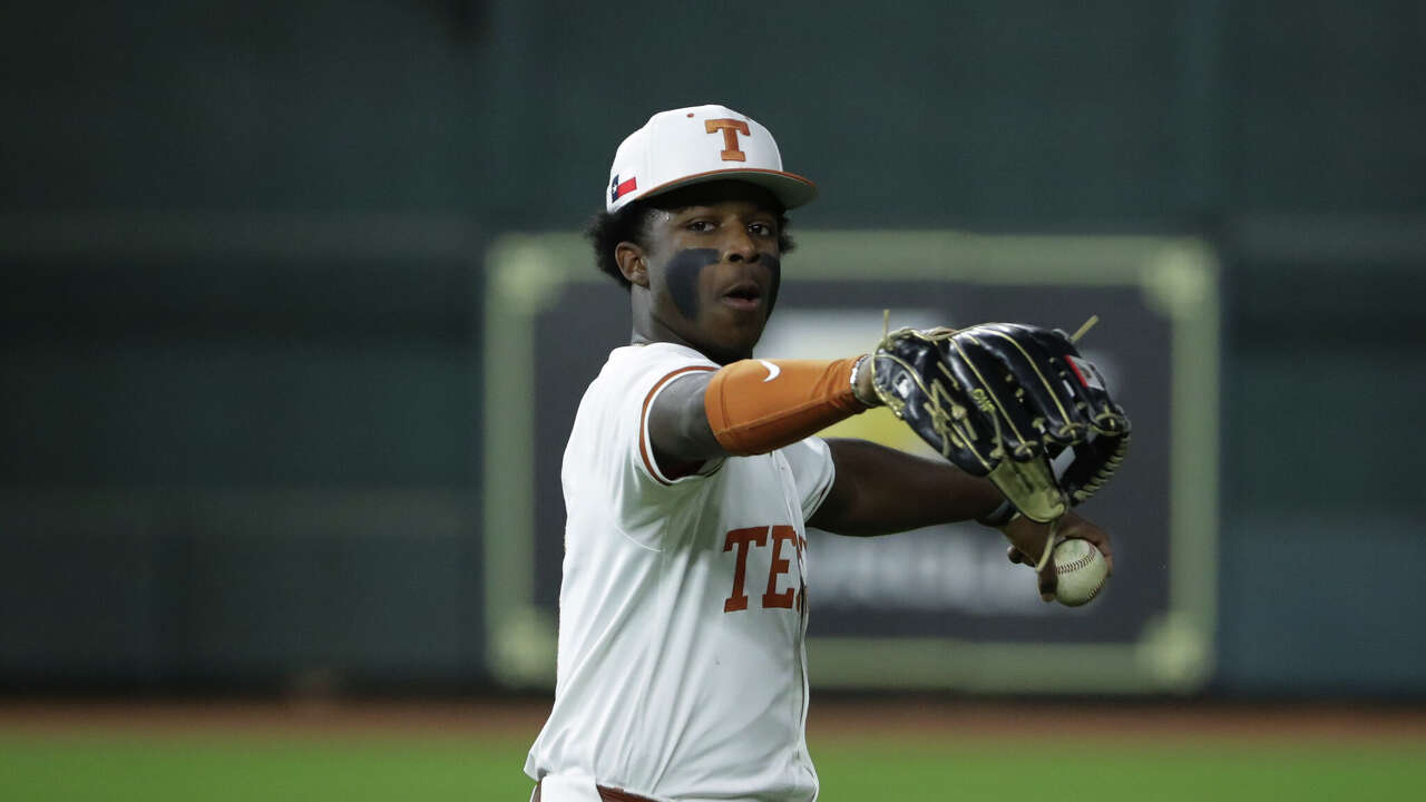 NCAA baseball regionals: Texas hammers home 19 runs to beat Holy Cross ...