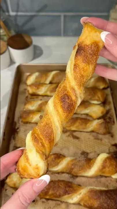 Viral cheesecake stuffed cinnamon twists recipe 🍰 #recipe #dessert # ...