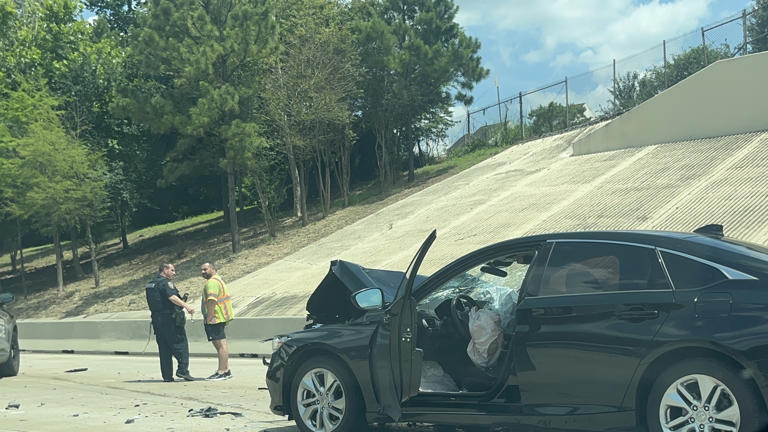 Multi-vehicle crash causes traffic backup on EB Katy Freeway at TC ...