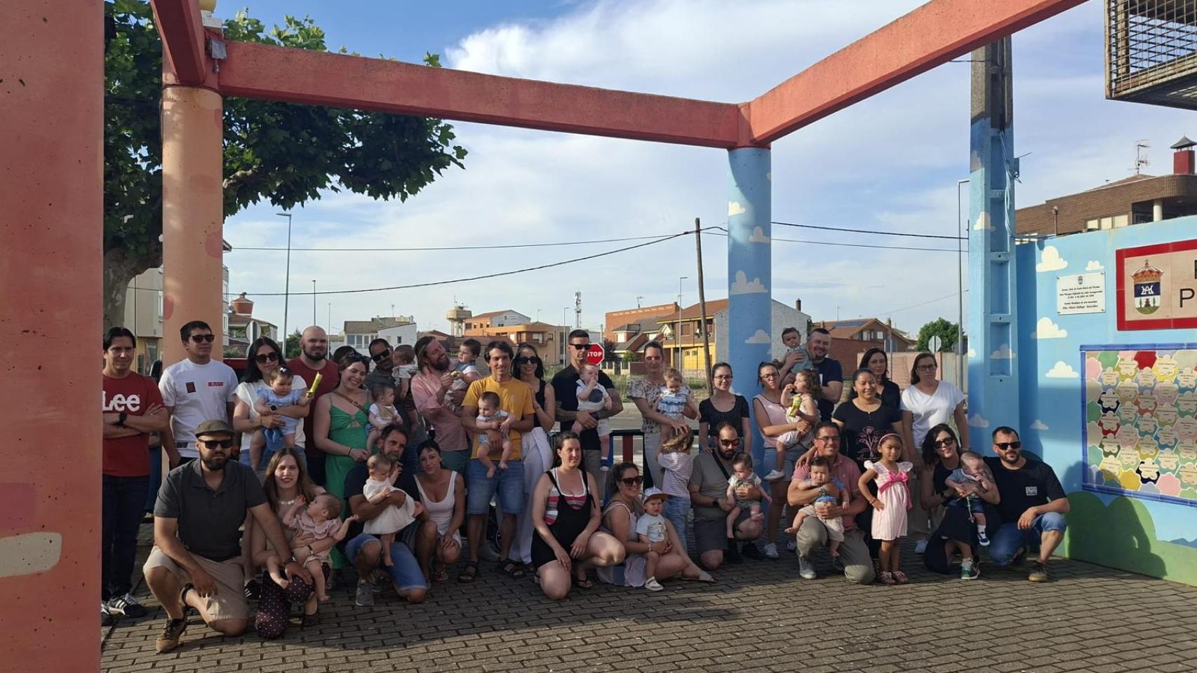El pueblo que homenajea a sus 19 nuevos bebés en un puzle y da cheques ...