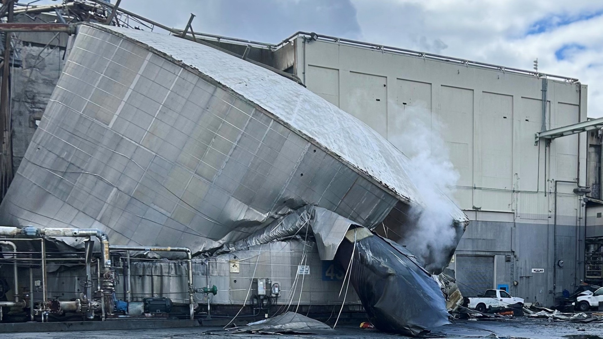 Six bodies recovered from Washington paper mill after chemical tank ...