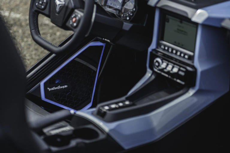 Polaris Slingshot's 2026 signature edition is a color-shifting, 204-hp ...