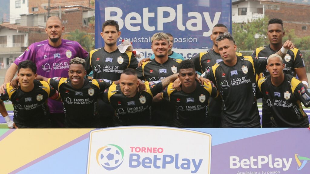 Real Cartagena estira su maleficio: nuevo fracaso en el intento de ascender