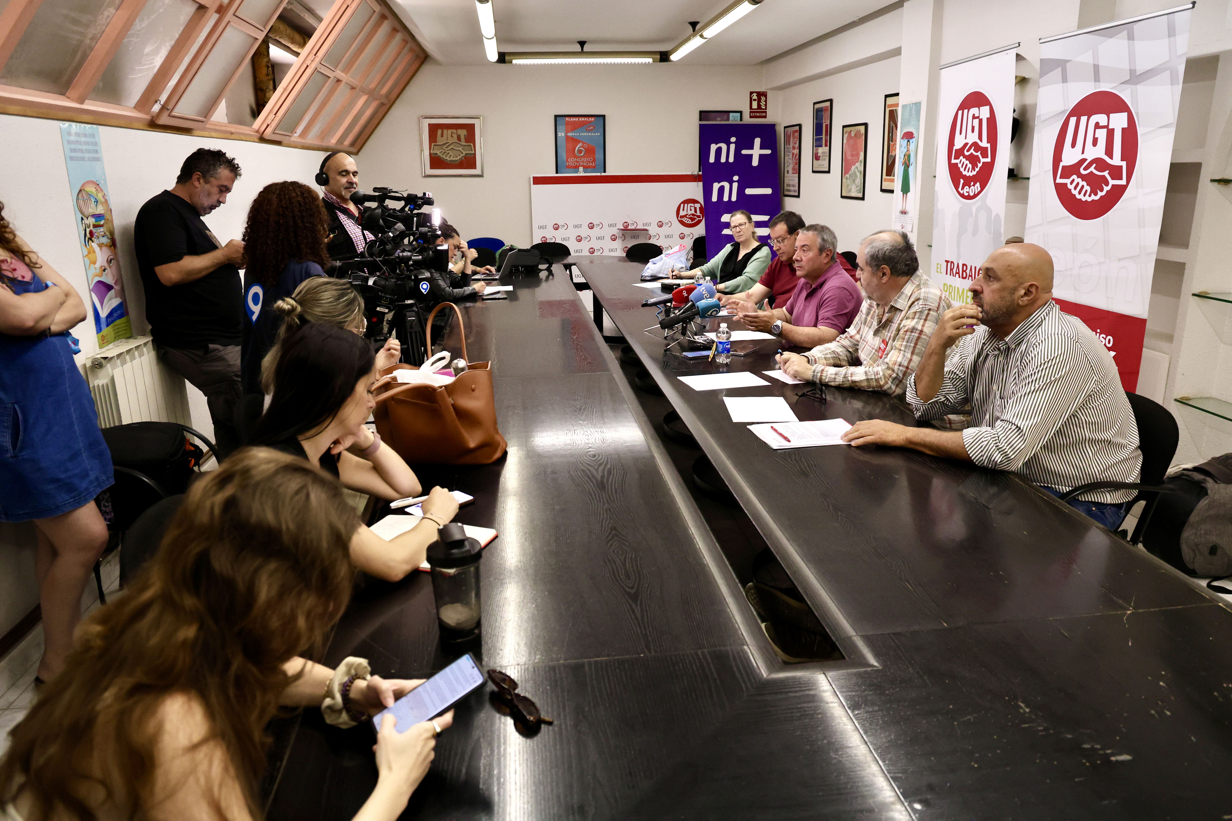 León, «a merced de un milagro» en materia de incendios, según UGT