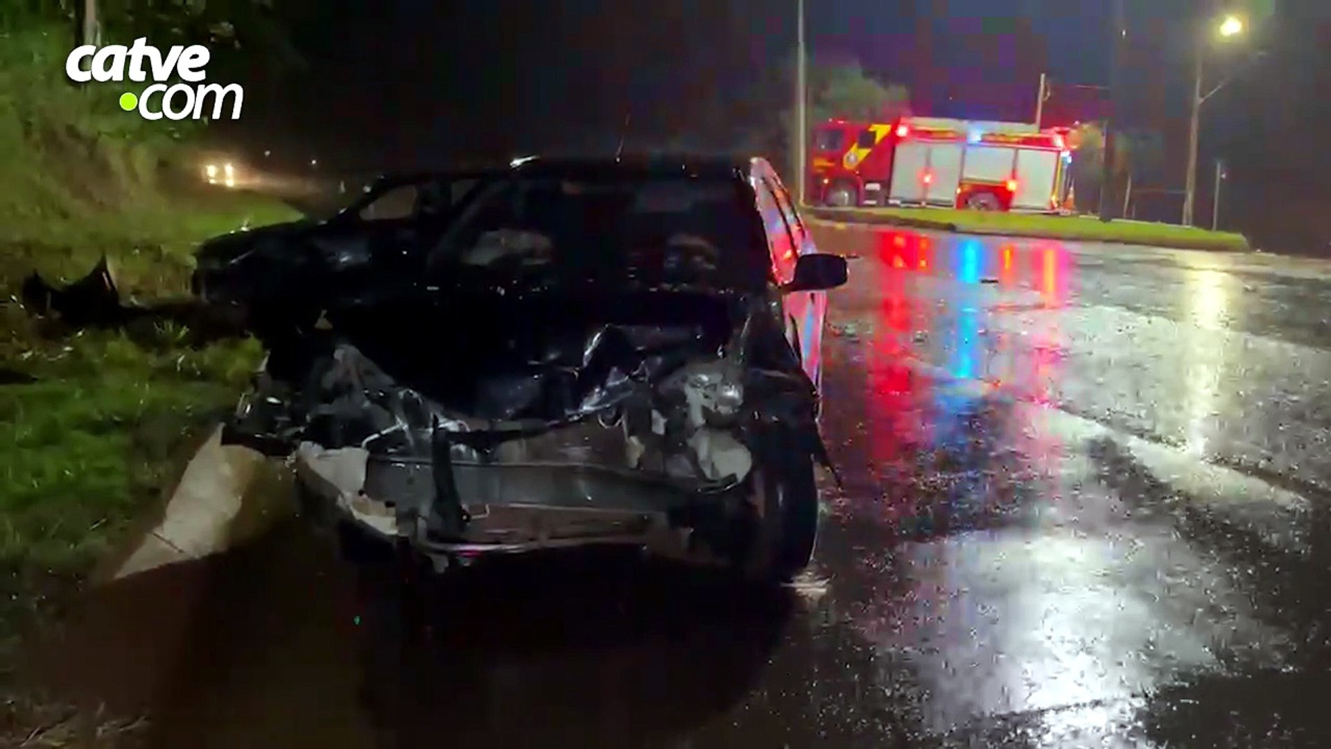 Idoso é levado à UPA após batida entre carros no trevo de São Salvador