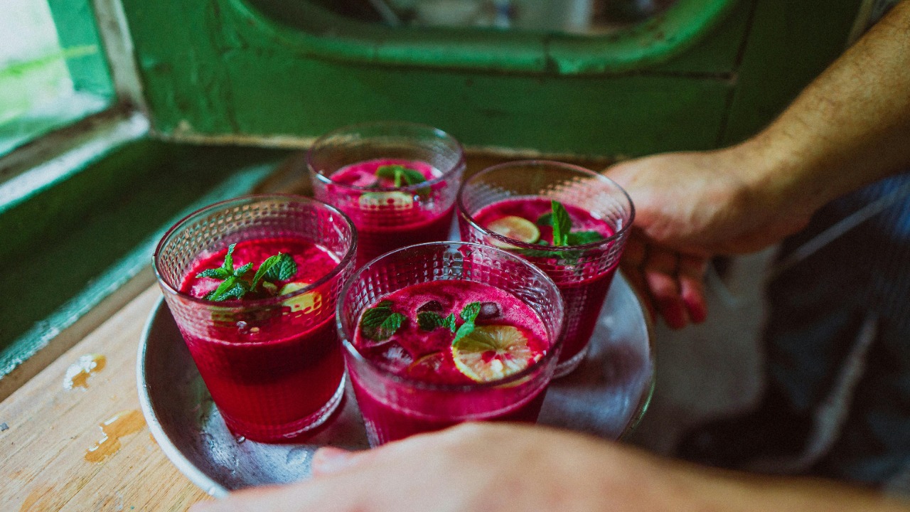 Drinking beetroot juice just reshaped the mouth bacteria of older ...