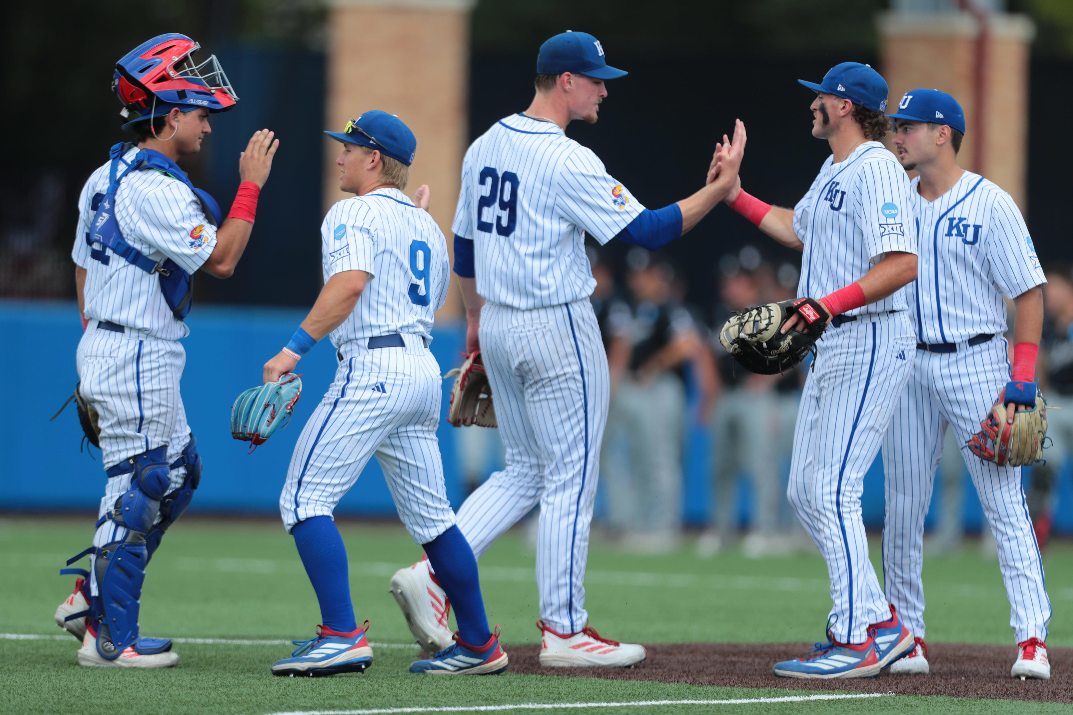 Kansas baseball vs Arkansas final score: KU wins NCAA regional game