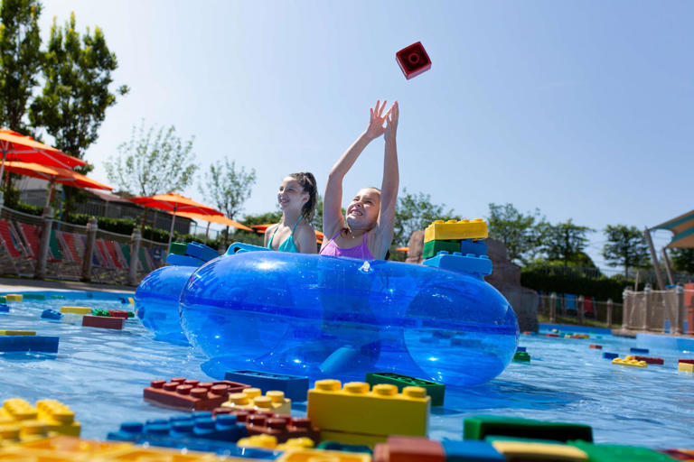 Gardaland dà il benvenuto all’estate, tra un tuffo nel mondo LEGO ...