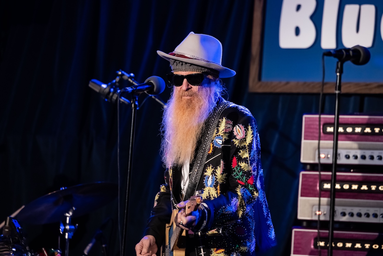 ZZ Top -kippari soolohommissa: rockin tunnetuin partasuu laulattaa taas ...