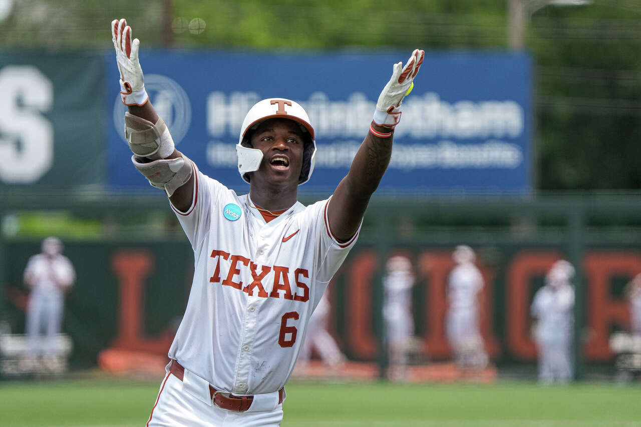 Future is now: Freshman Anthony Pack Jr. powers Texas' rout of Holy ...