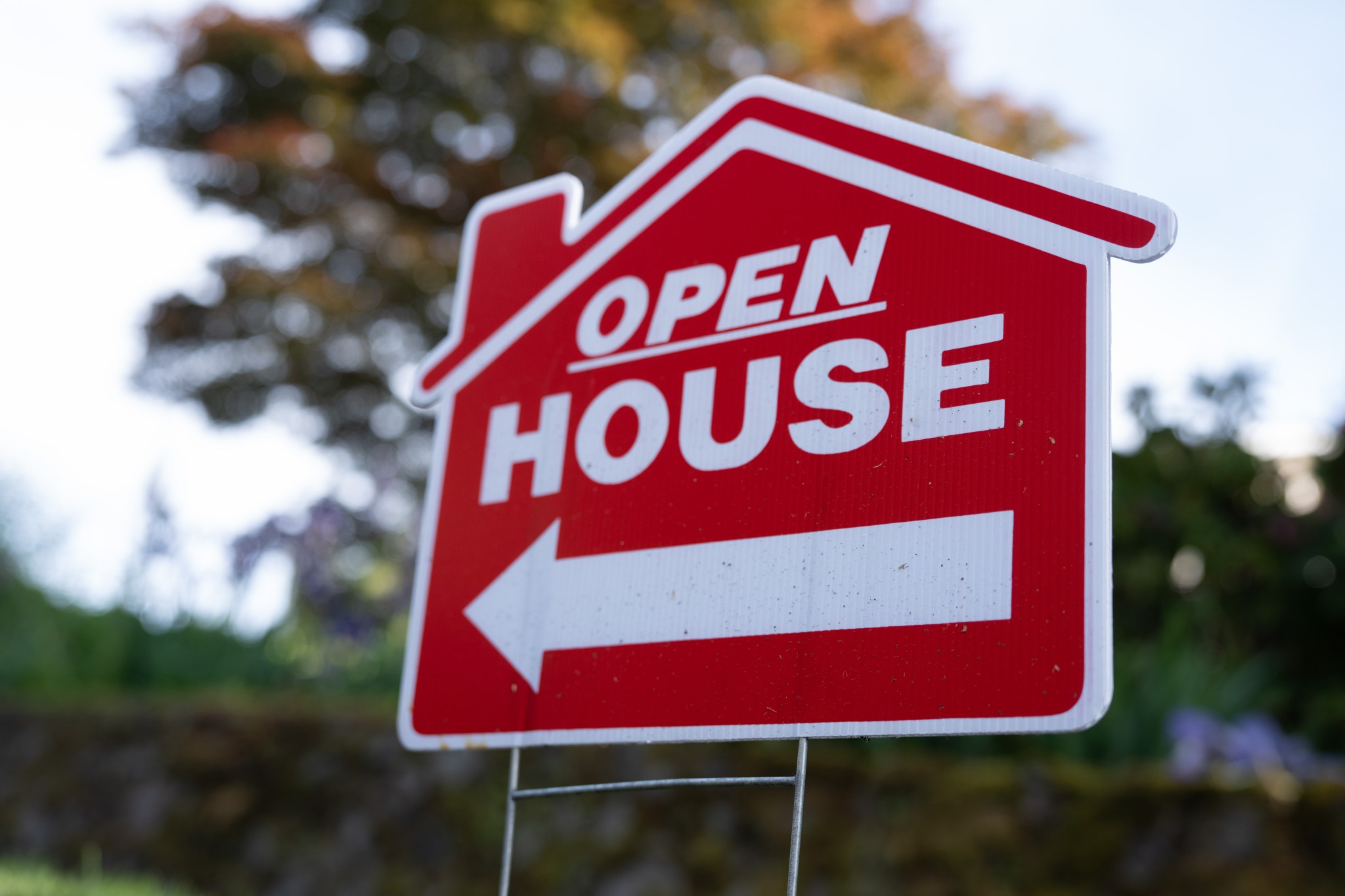 New home sales plummet to lowest level in years