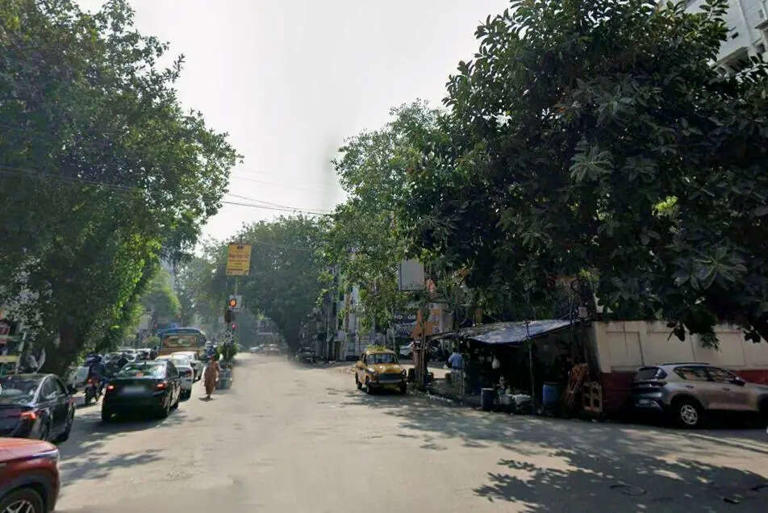 4 in cop custody for assaulting man, fleeing with Rs 2.5L cash