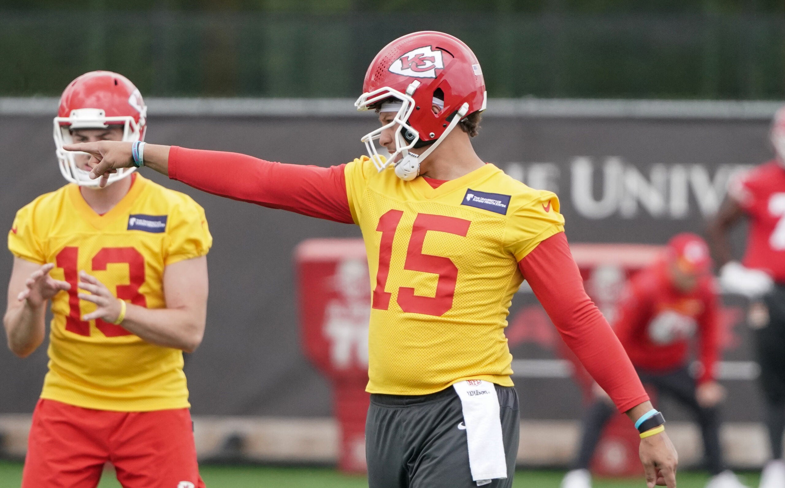Chiefs QB Patrick Mahomes and LG Trey Smith just sent a warning to the ...