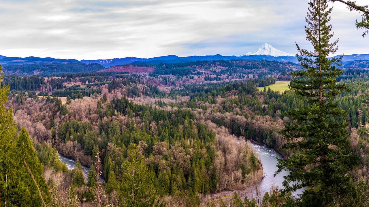 A Depression-era lodge, 12 glaciers and apple orchards? Oregon’s best ...
