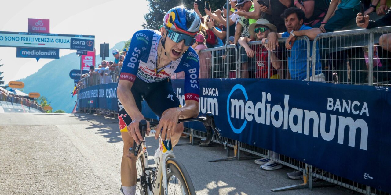 Giro 2026: Hindley stoot Arensman van podium na 'tactisch gekke dag'