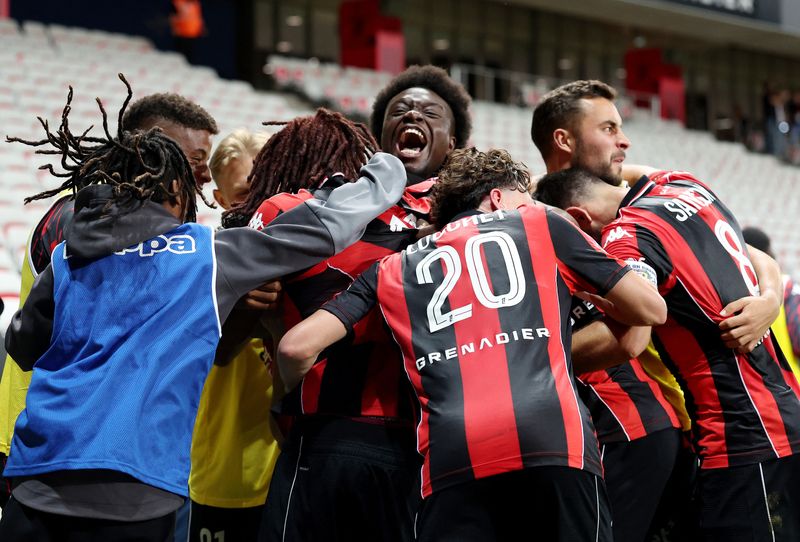 Football - L'OGC Nice bat Saint-Étienne et se maintient en Ligue 1