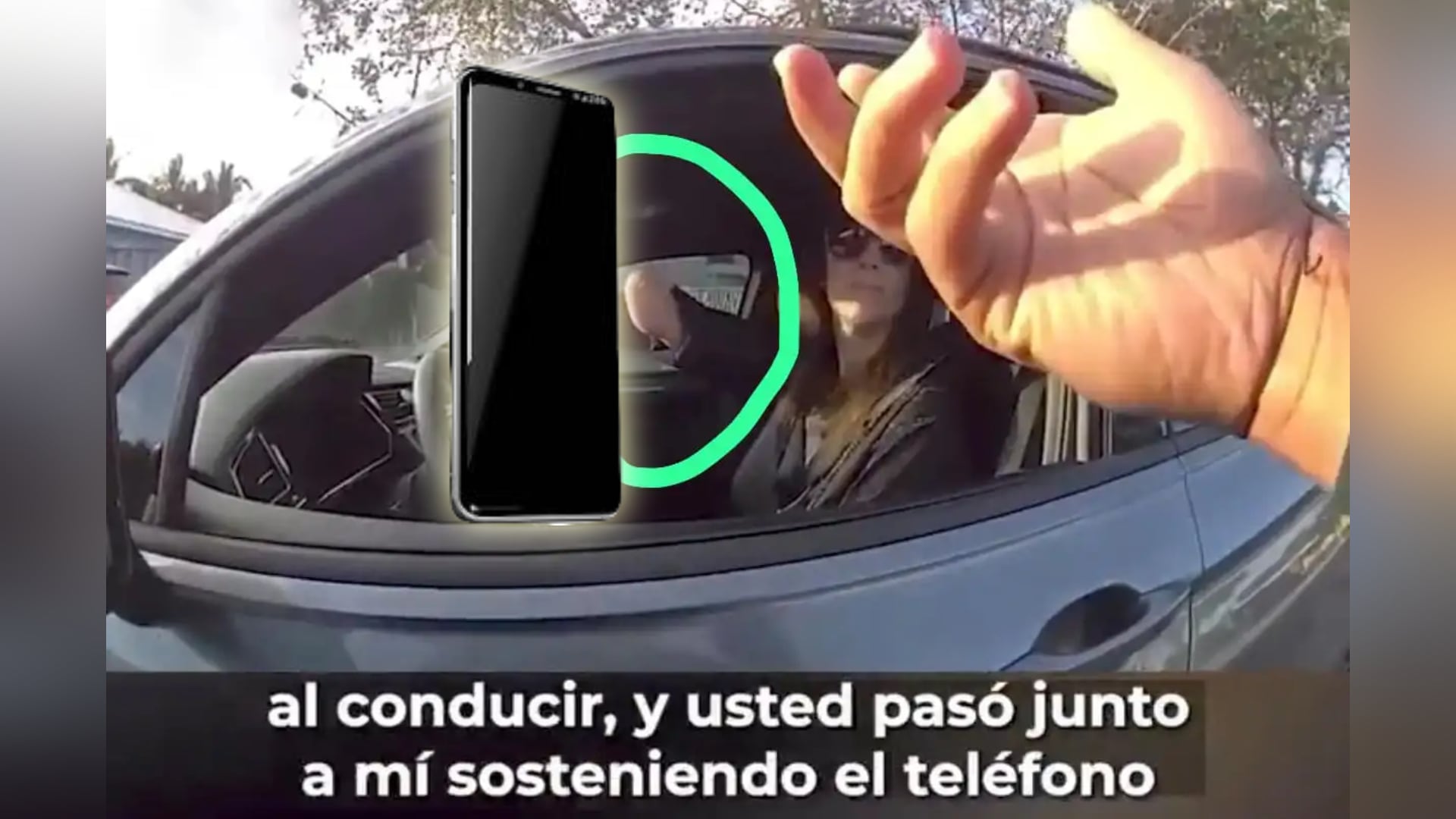 Policía acusó a mujer sin mano de agarrar su celular mientras conducía ...