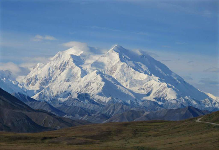 Status of 4 climbers unknown after fall at 18,000 feet on Alaska’s ...
