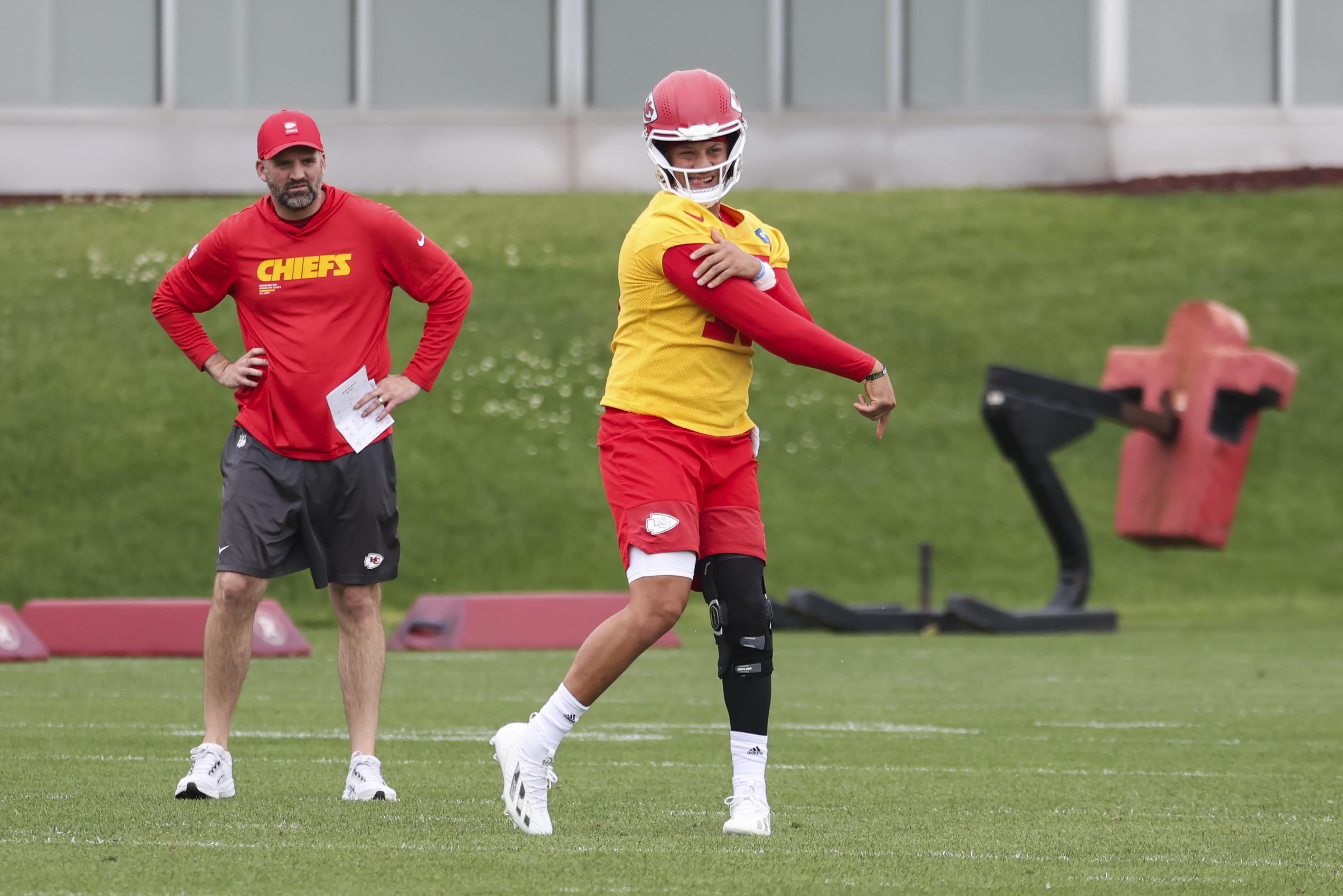 Chiefs news 5/30: Patrick Mahomes calls Kenneth Walker 'special'