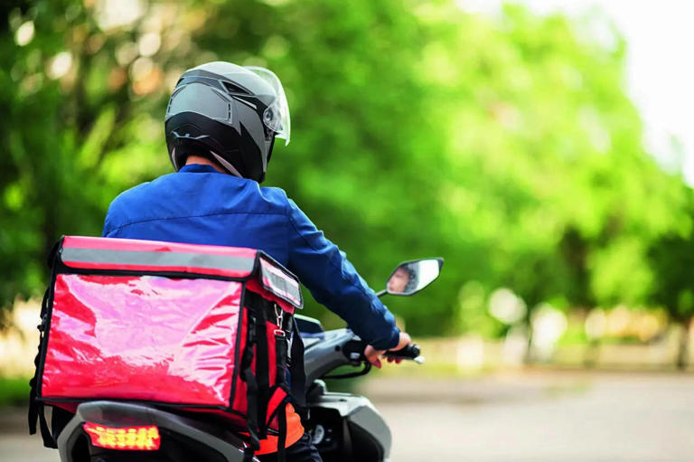 Eatery worker assaults food delivery executive