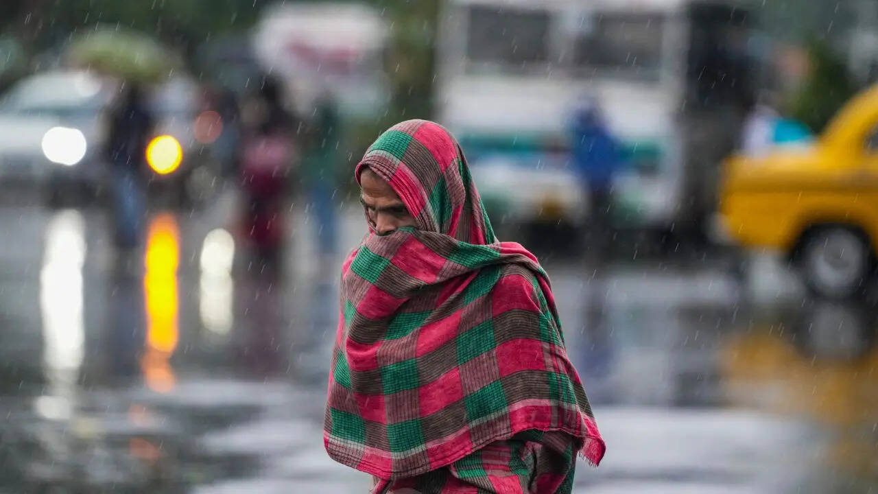 Kolkata Rain Havoc: Trees Uprooted, Roads Waterlogged; Heavy Showers ...