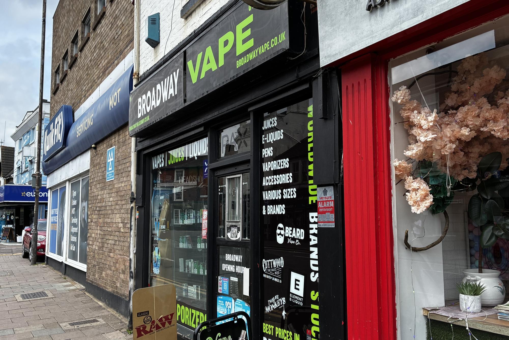 Two Bedford shop owners fined total of £19k for illegal vape sales
