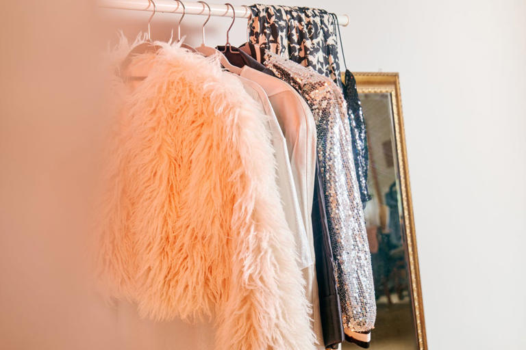 You should never clean these 7 things in the washing machine