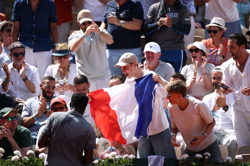 Tennis-Vallejo fined for sexist remarks about female referee at French Open
