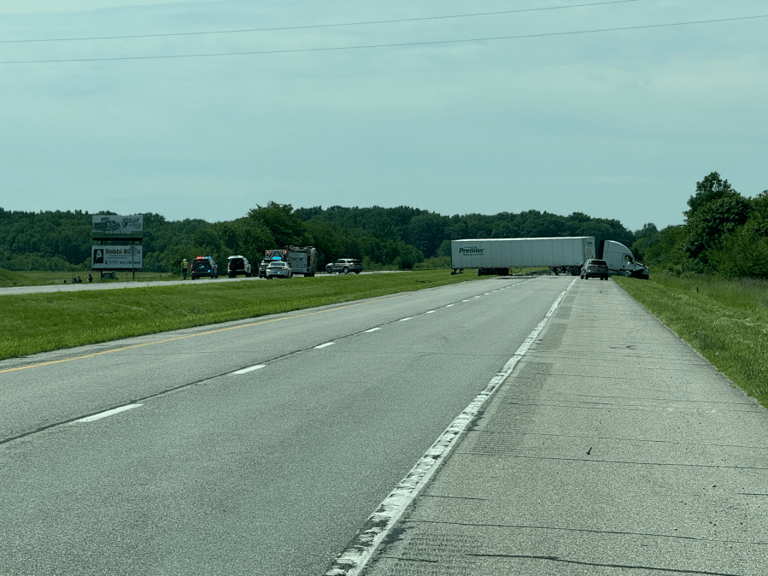 Wreck on US 41 in Sullivan shuts down both lanes