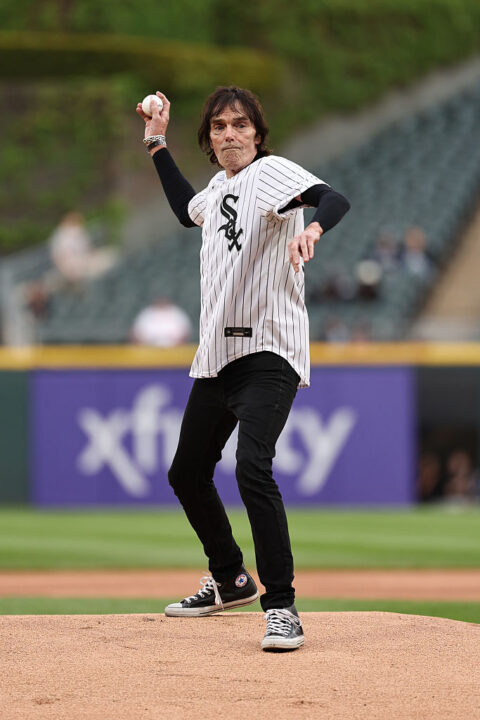 Who is still alive from the Ramones?