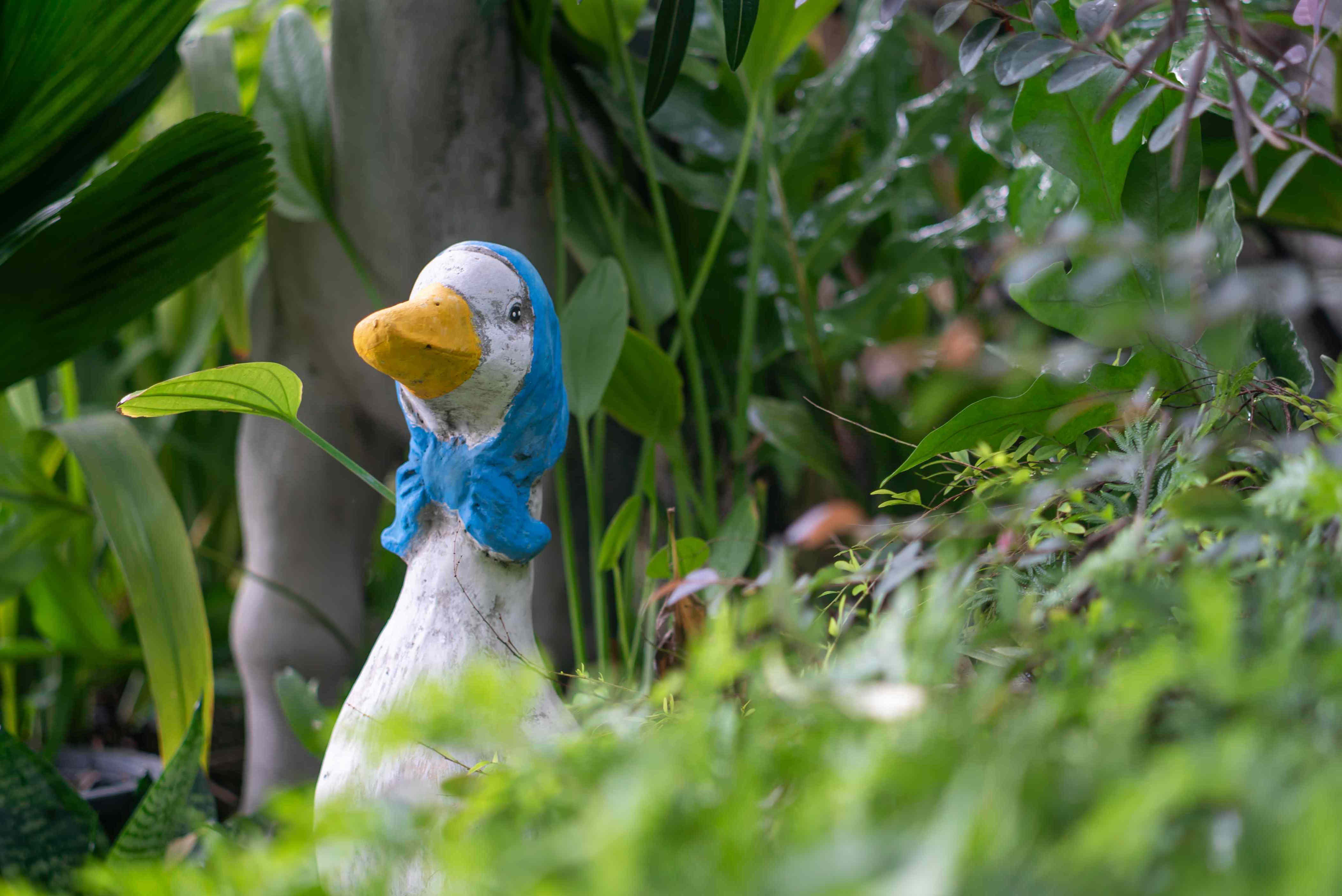 Porch geese are back—here's what vintage insiders think of the kitschy ...