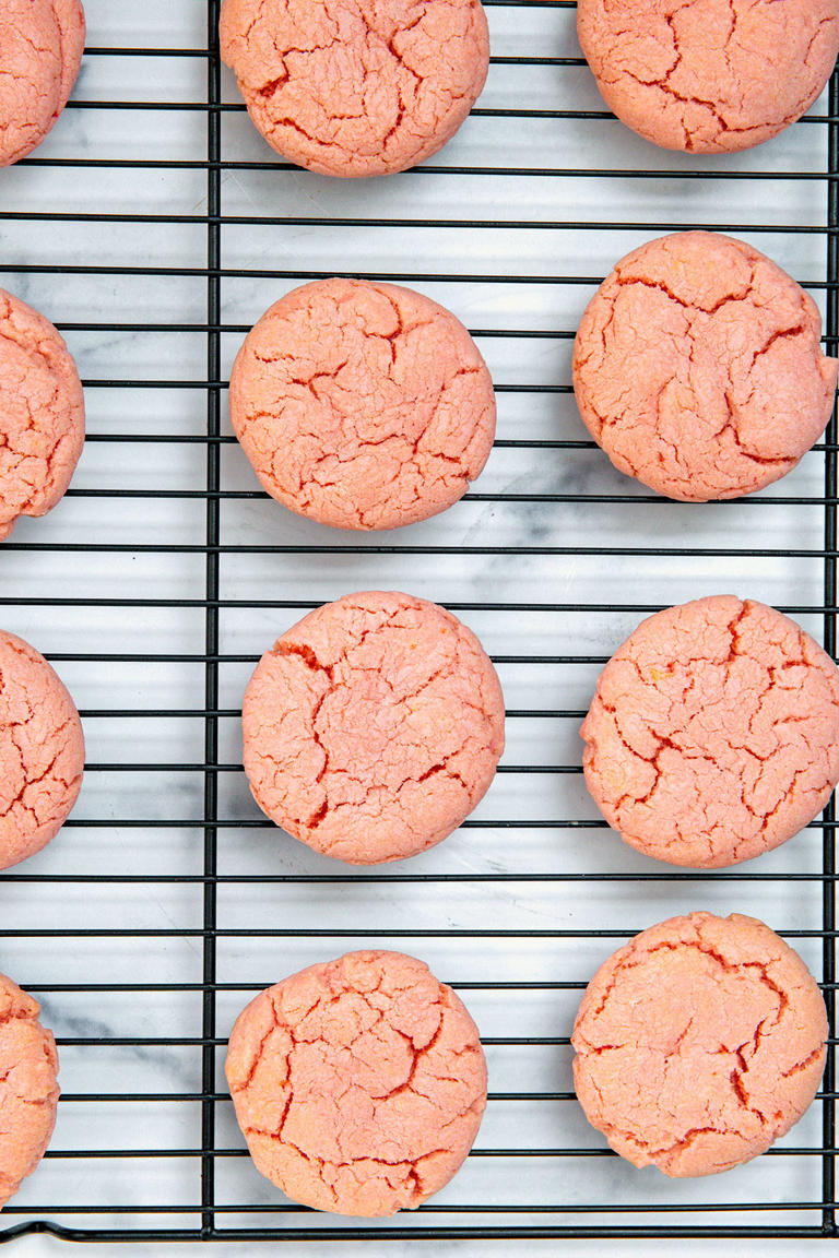 Strawberry cake mix cookies