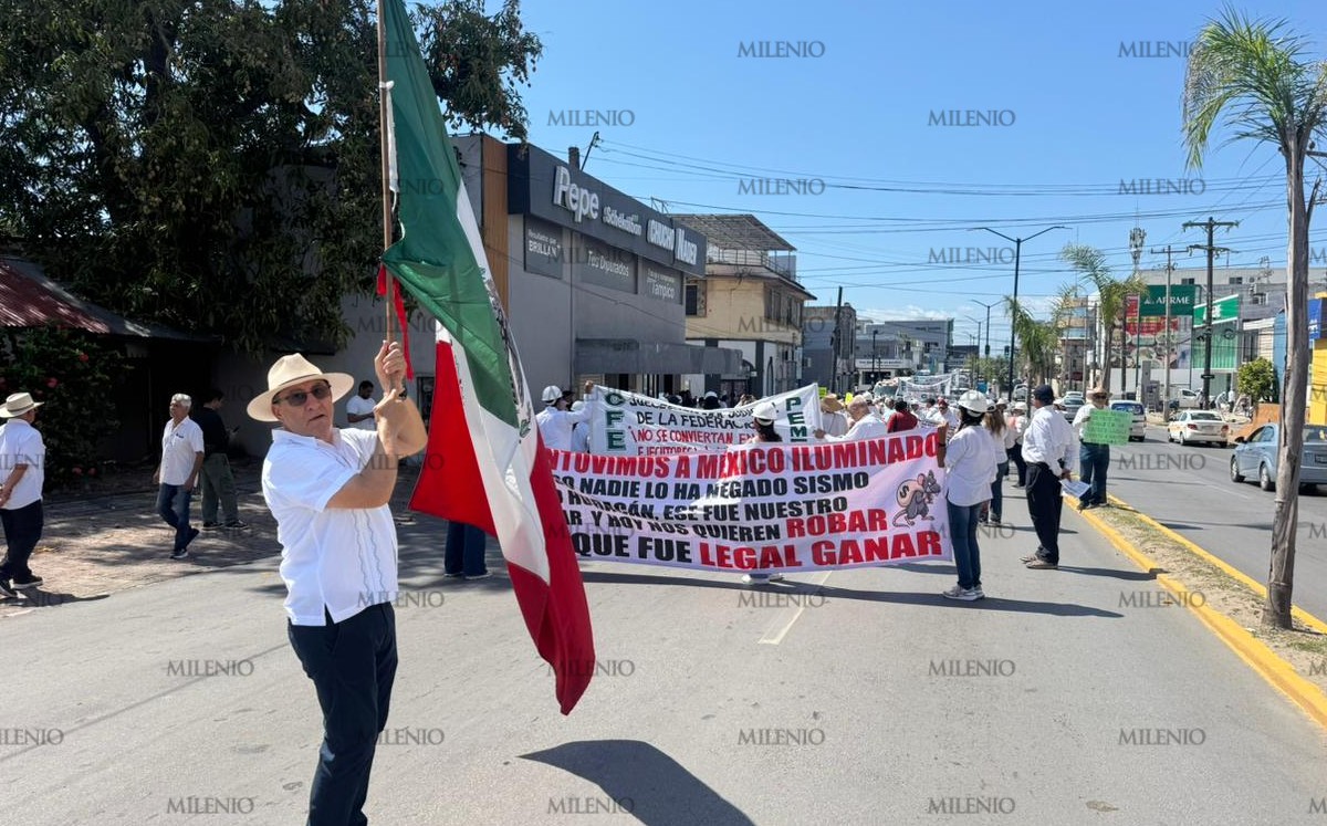 Jubilados de CFE y Pemex marchan nuevamente en Tampico