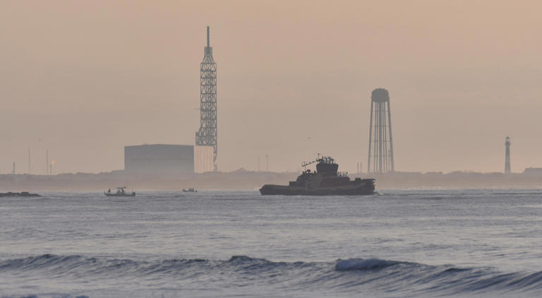 Blue Origin New Glenn rocket explodes near Cape Canaveral Lighthouse