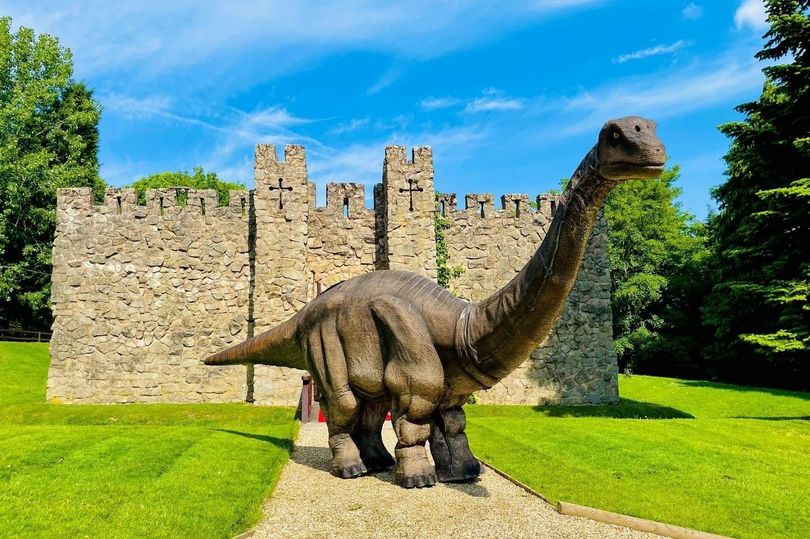 Europe’s largest walking dinosaur coming to M&D’s Scotland’s Theme Park ...