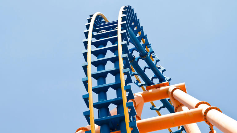 8 riders stuck on malfunctioning roller coaster for hours