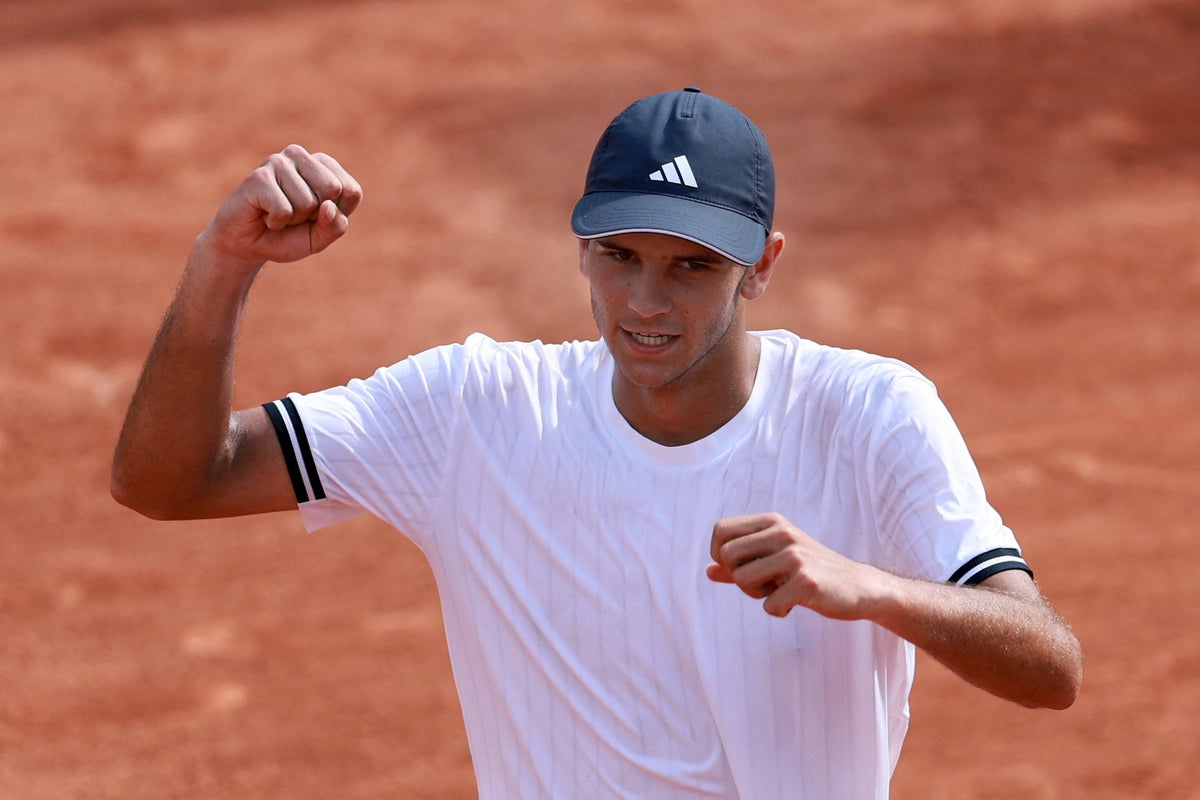 Spanish tennis star denies pushing ball girl at French Open