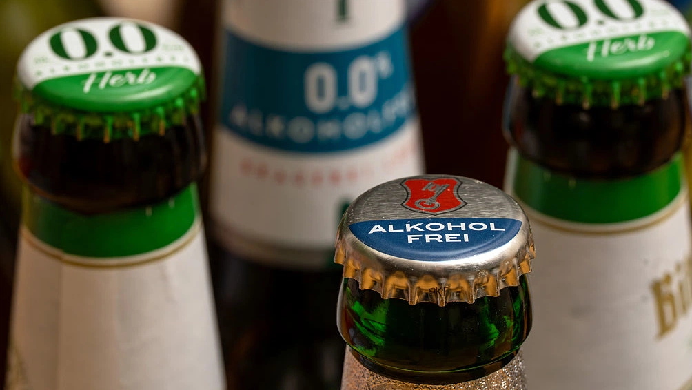 Quitting alcohol reshapes health, friendships and social habits
