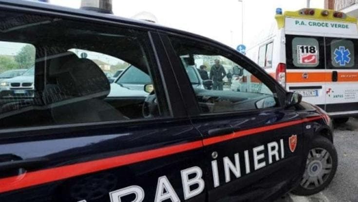 Salento, picchia la madre col manico della scopa e la insegue con un ...